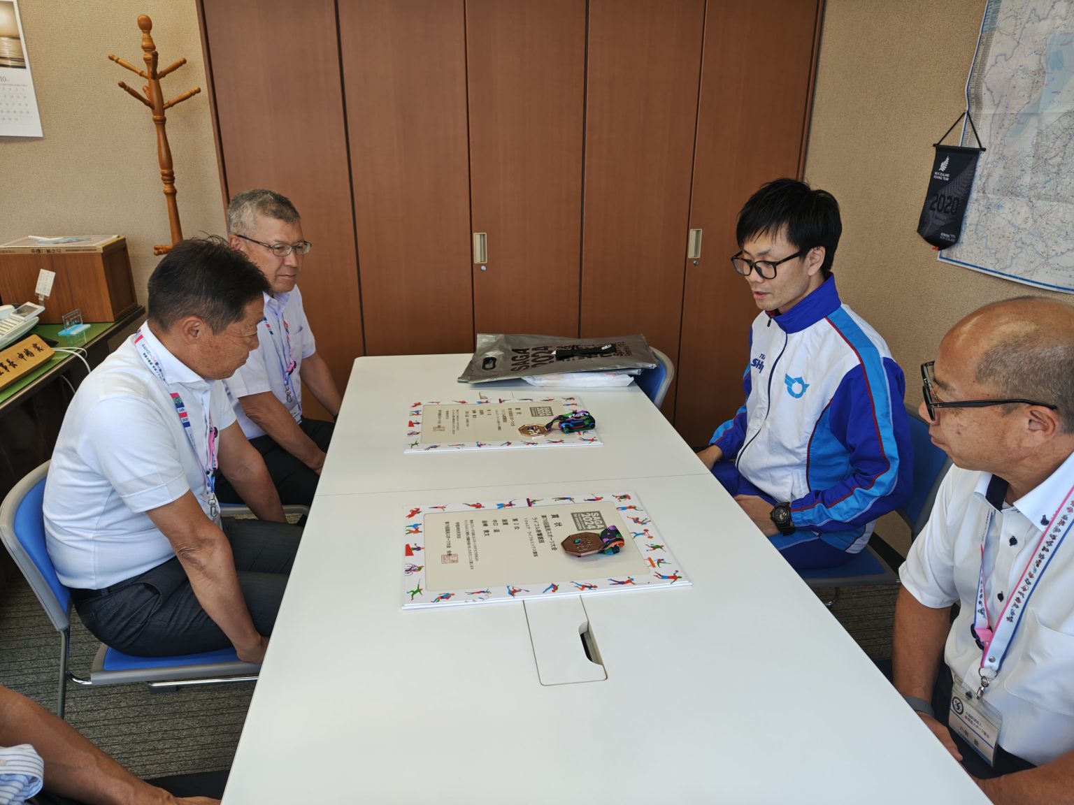 スポーツ協会職員の岩崎選手がSAGA2024国スポでの優勝を報告 - 滋賀県スポーツ協会（旧滋賀県体育協会）